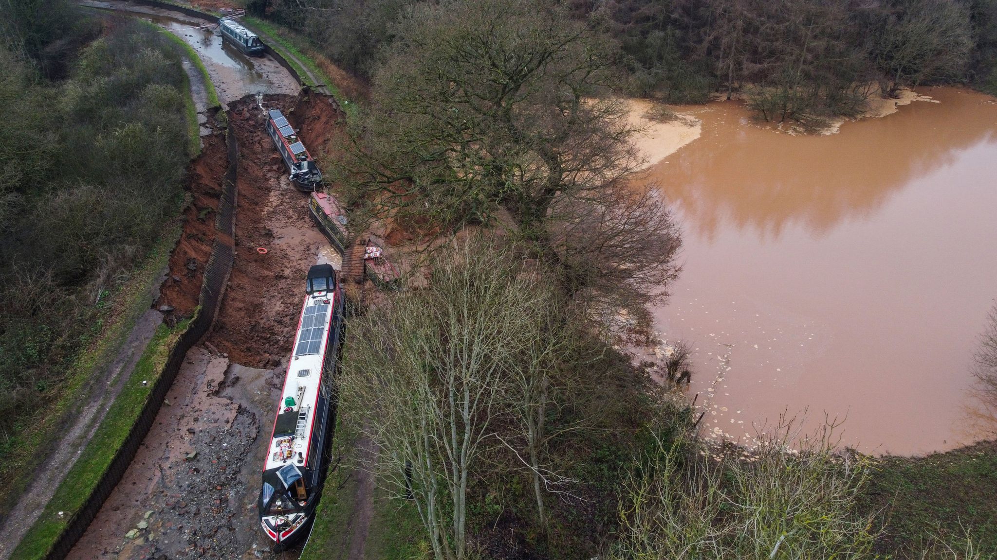 Video shows canal boat falling into huge hole after Whitchurch ...