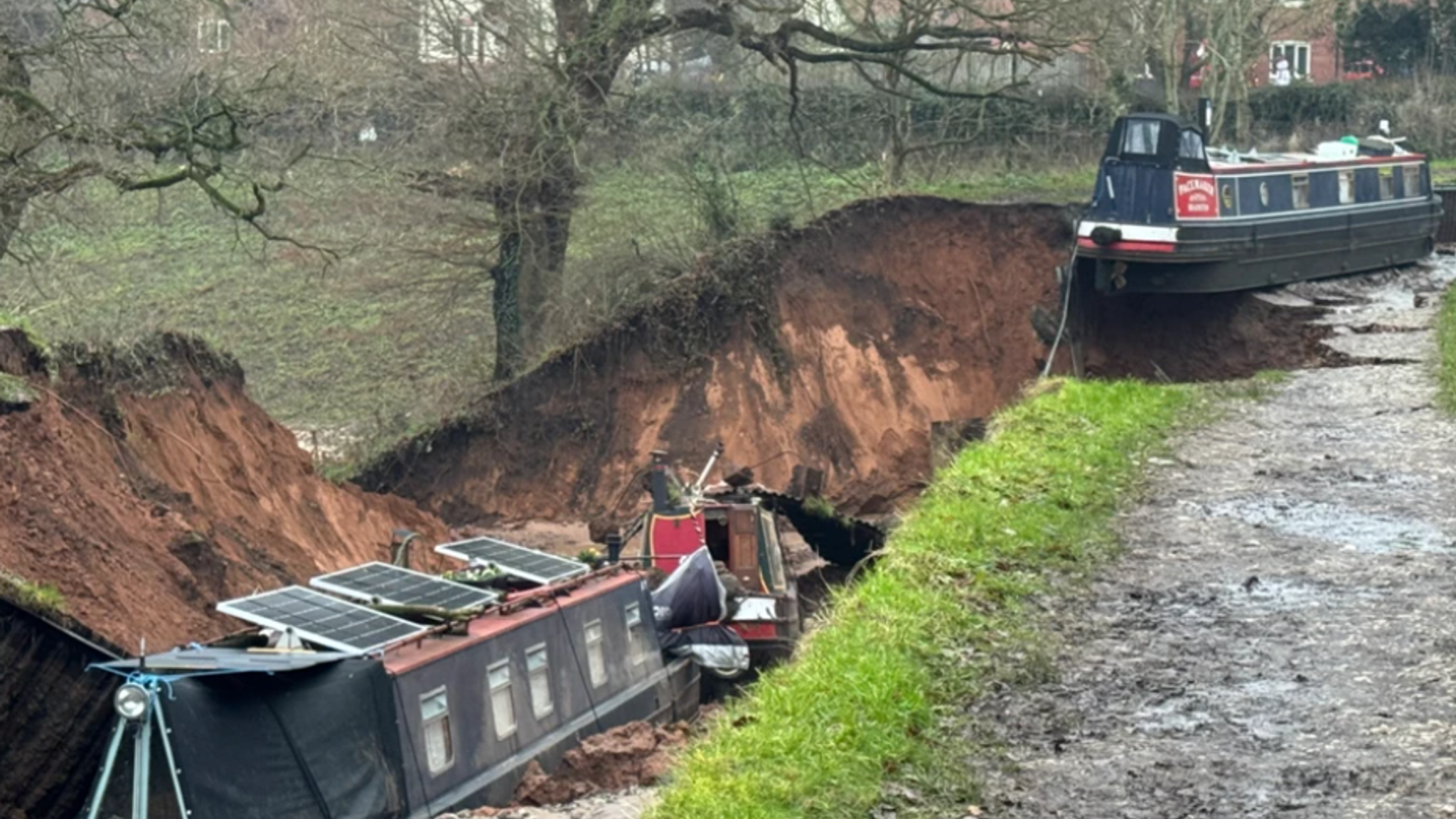 Video shows canal boat falling into huge hole after Whitchurch ...