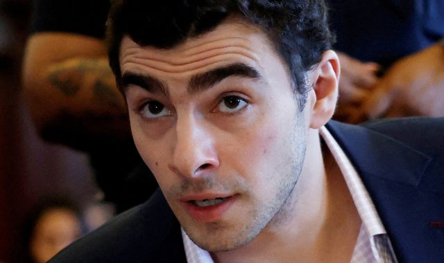 Luigi Mangione wrote notes to himself, saying 'pluck eyebrows' and ...