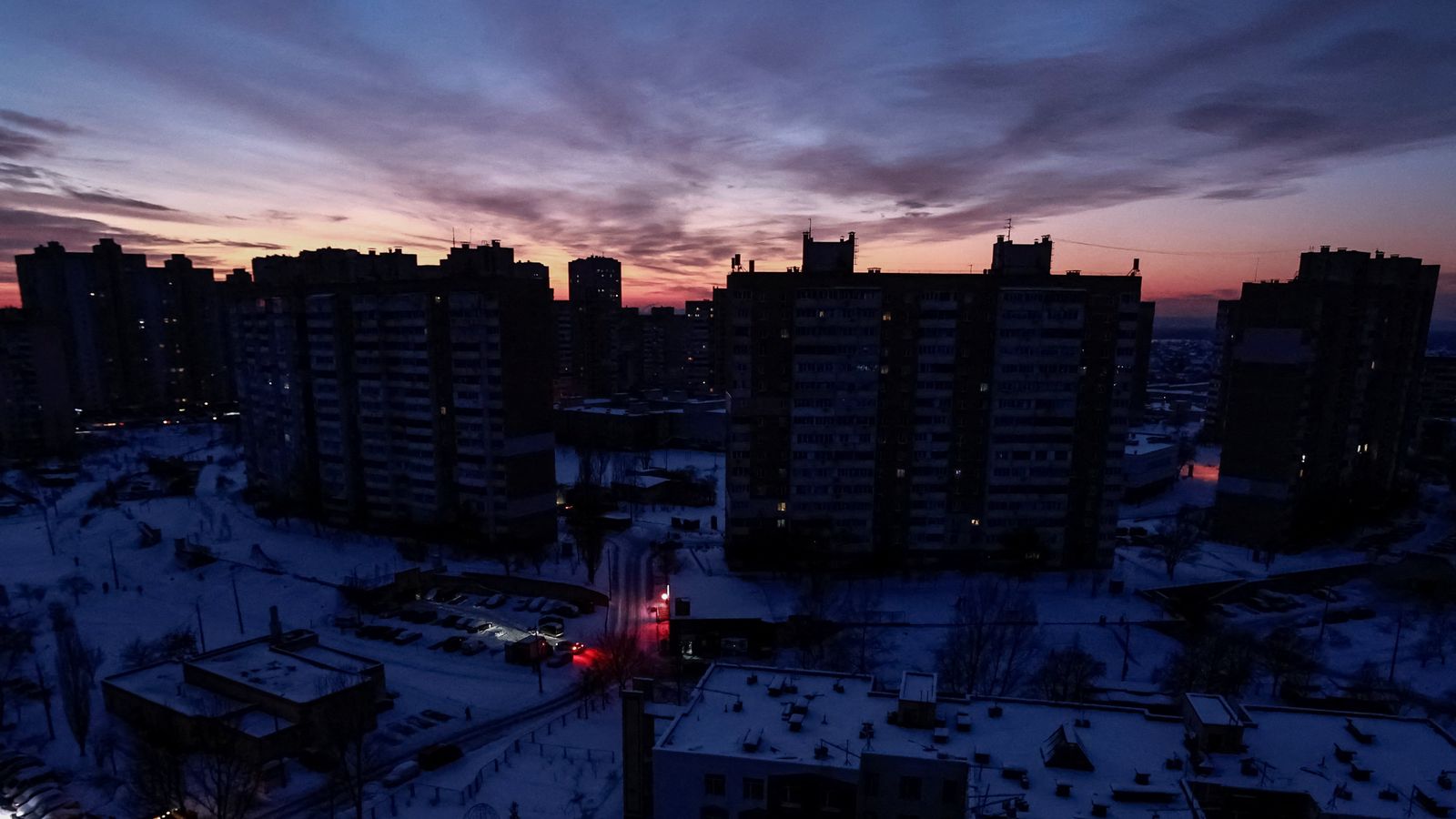 Russia strike leaves 1,000 Kyiv apartment blocks without heating ...
