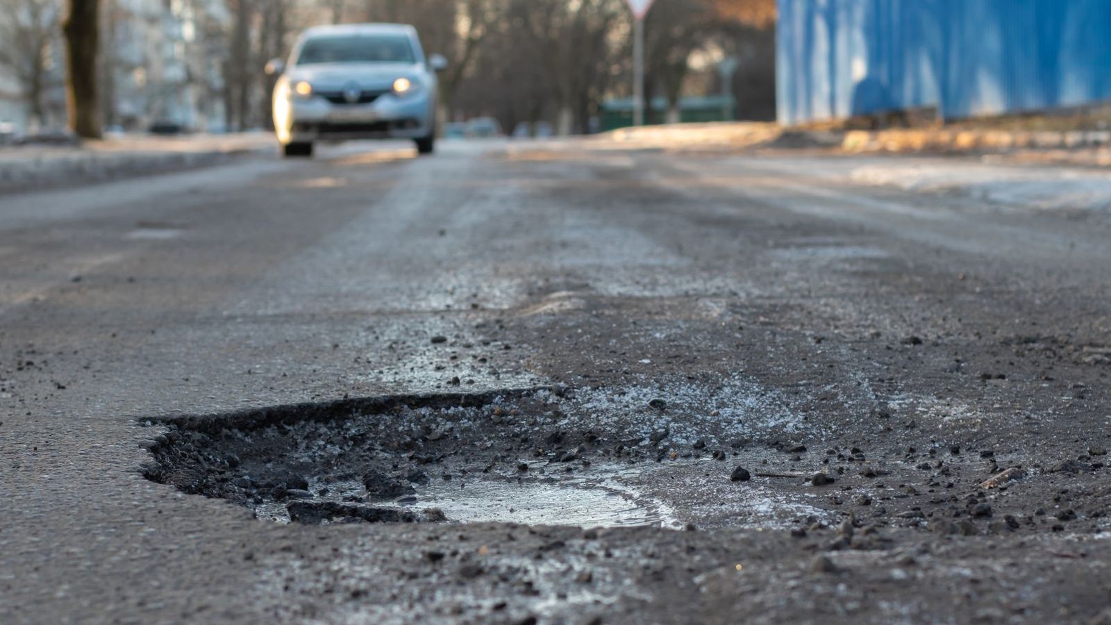 New traffic light system flags UK's worst potholes | News UK Video News ...