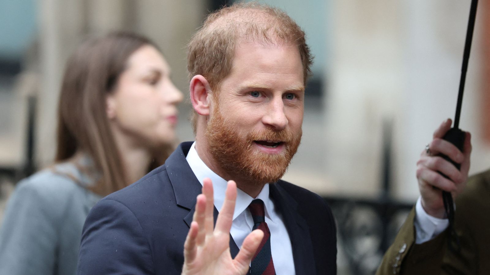 Prince Harry v Daily Mail: Watch royal arrive at court | News UK Video ...