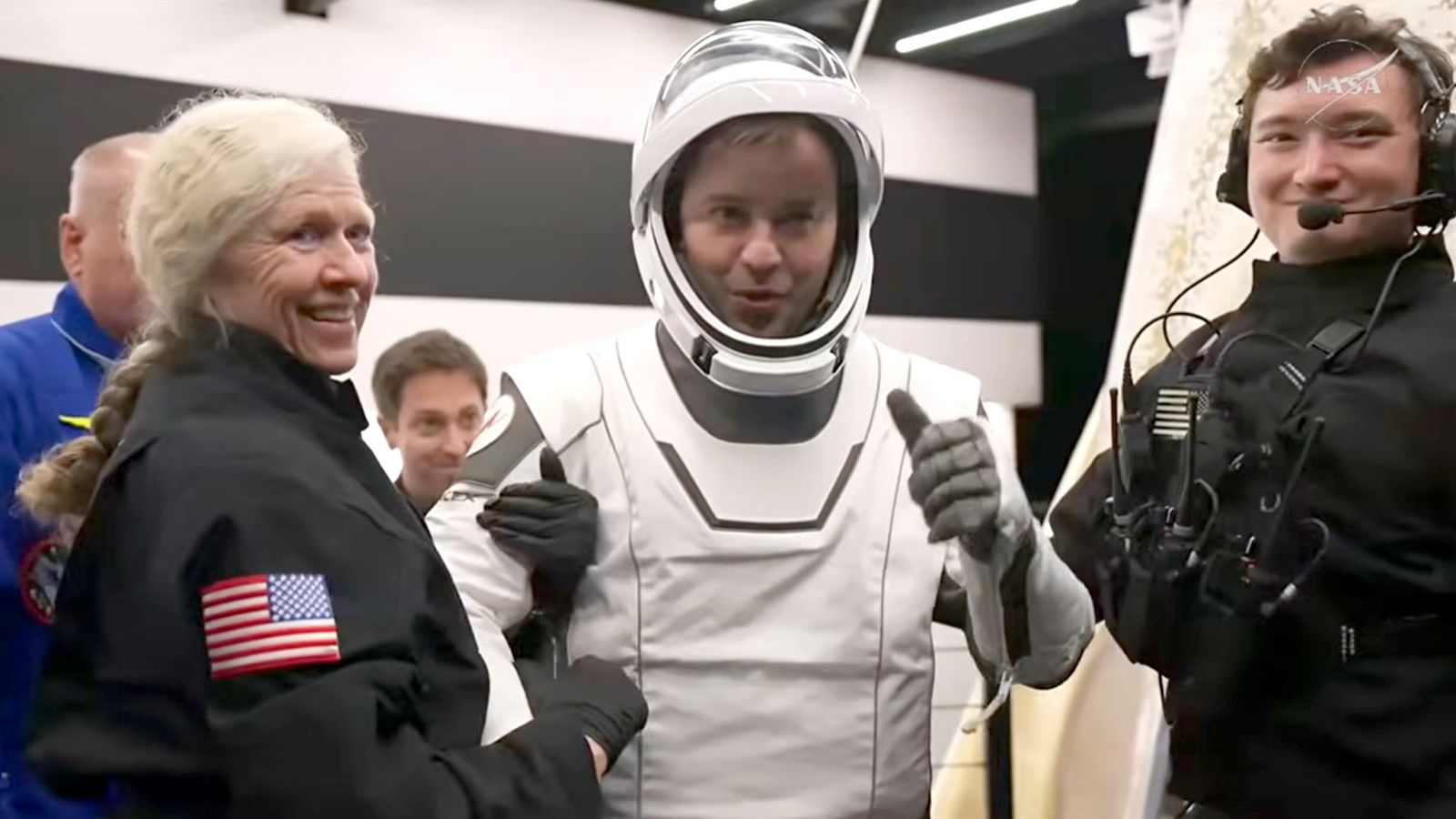 Space crew successfully back on earth | News UK Video News | Sky News