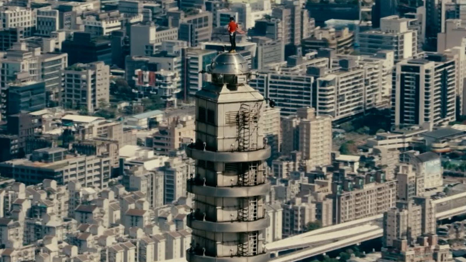 Alex Honnold scales 101-storey building in Taiwan without any safety ...