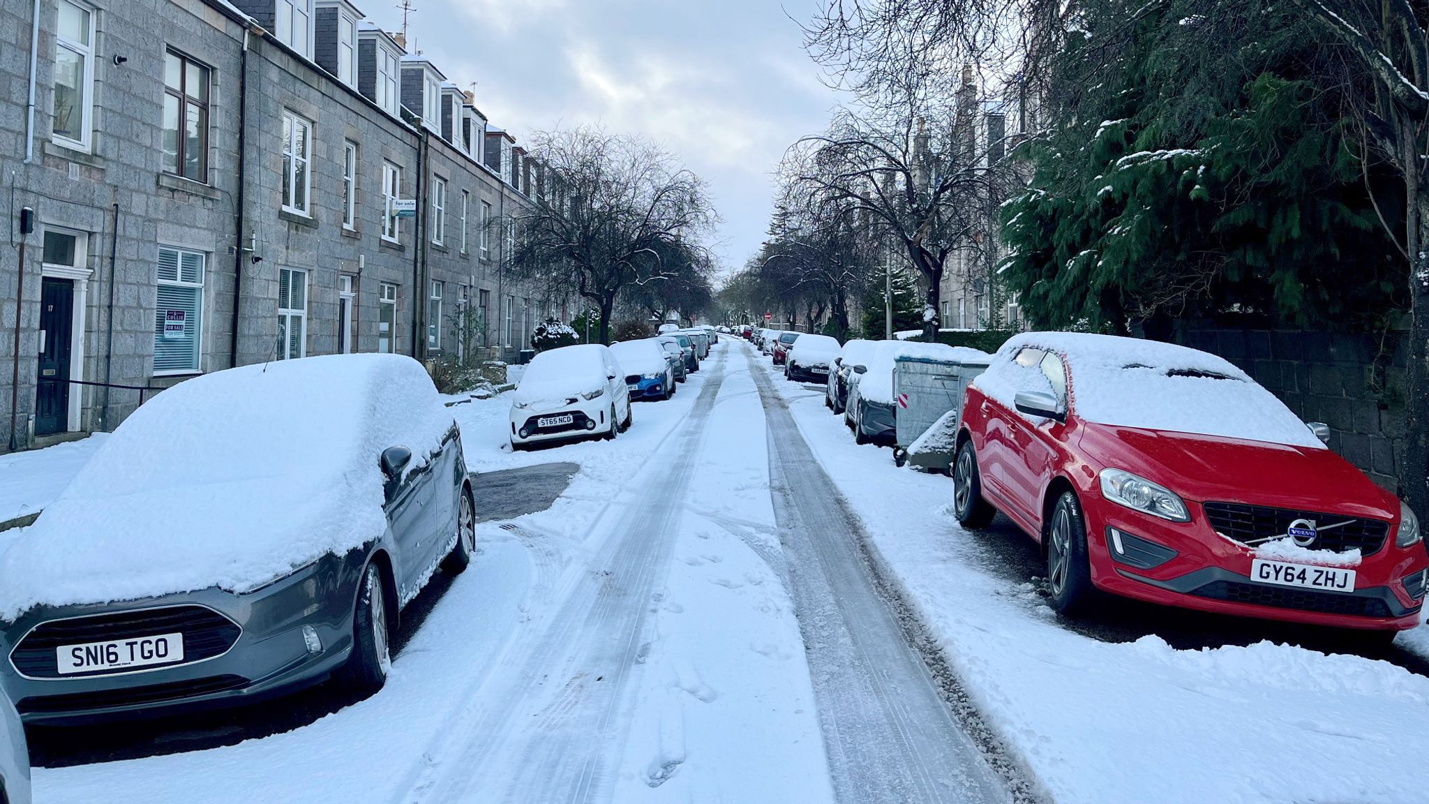 UK weather: Snow and ice warnings issued amid travel disruptions | UK ...