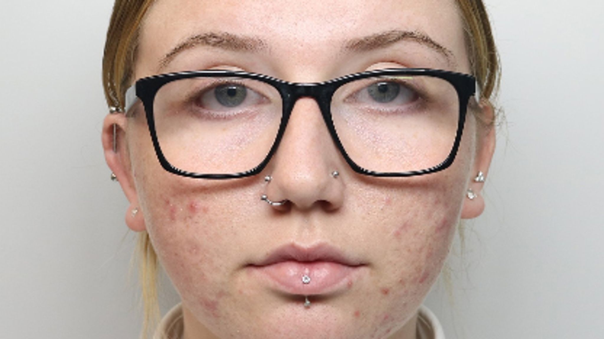 Former prison officer who had sexual relationship with inmate is jailed ...