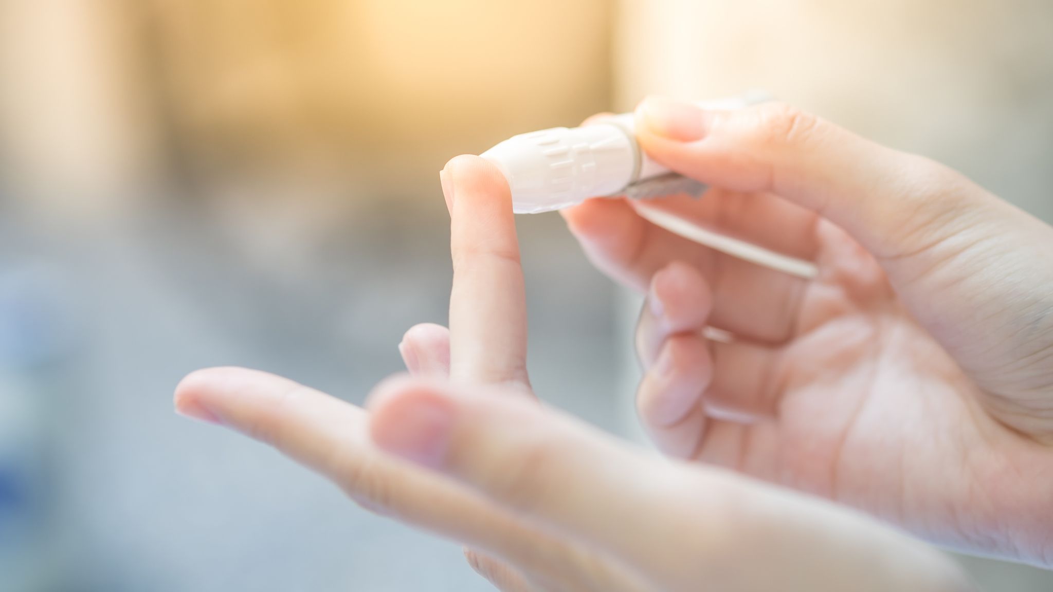 'Breakthrough' blood test at home could help more people spot Alzheimer ...