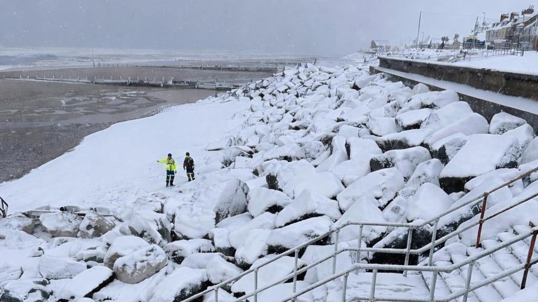 Mother named as victim of Withernsea drowning, daughter still missing ...