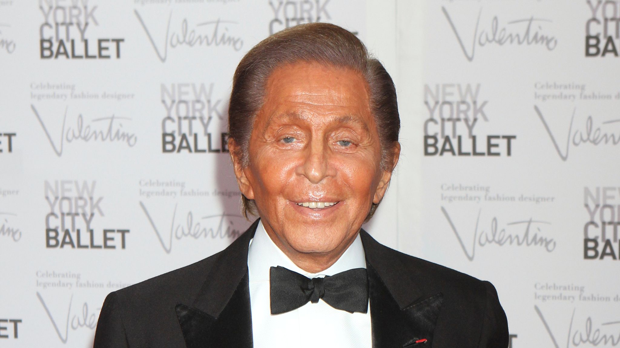 Italian fashion designer Valentino dies | World News | Sky News
