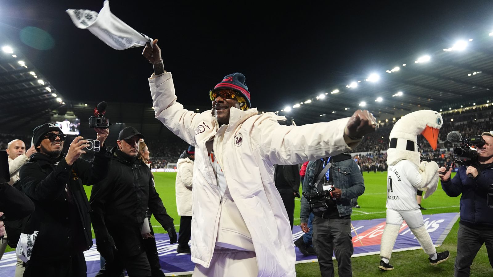 Snoop Dogg visits Swansea City for first time as co-owner | News UK ...