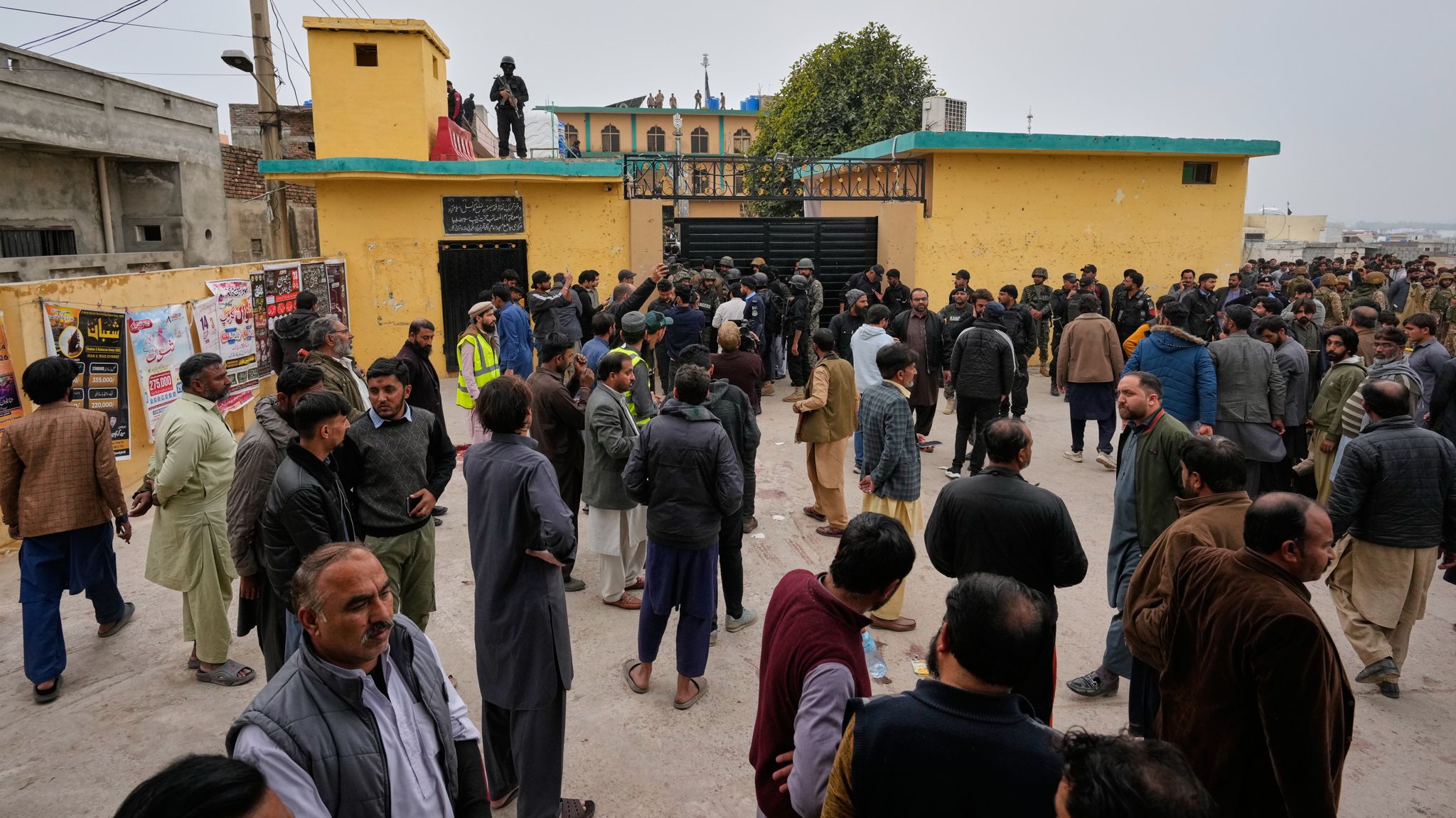 Pakistan suicide bombing leaves at least 31 dead and 169 injured ...