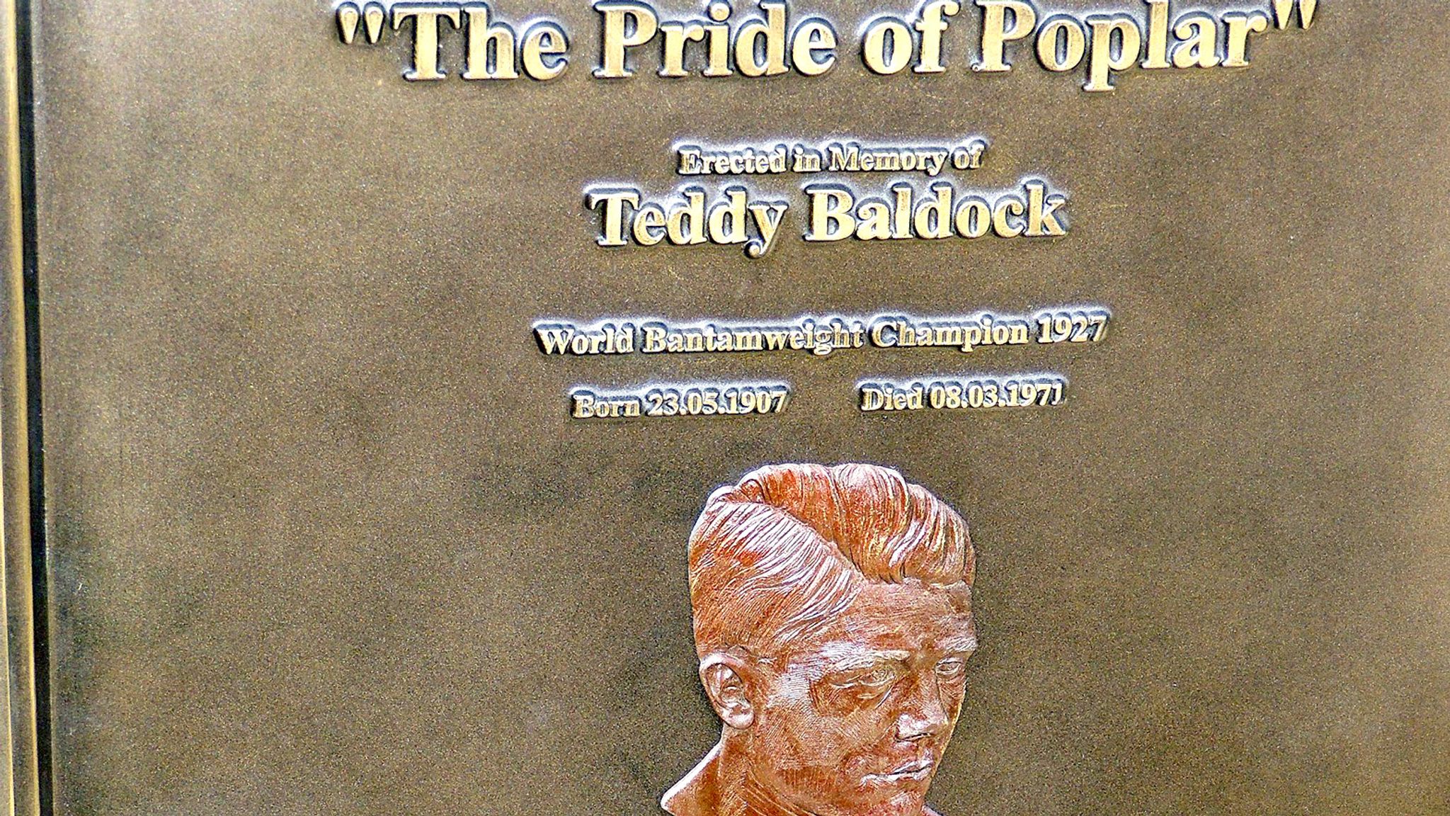 Masked thieves steal statue of local hero boxer from London park using ...