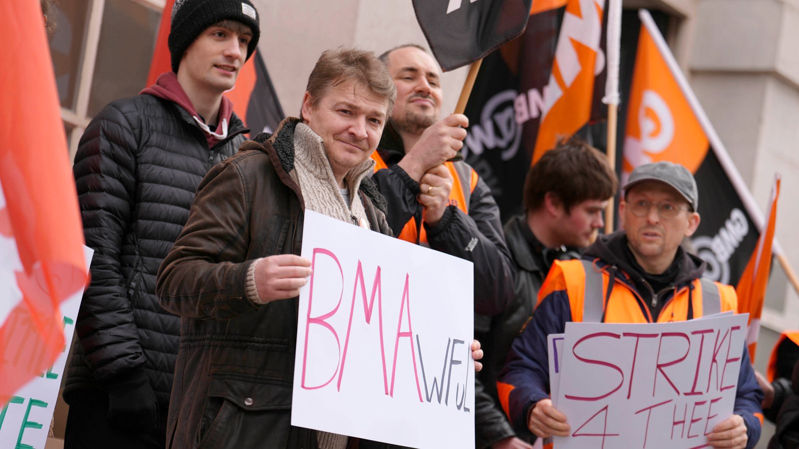 'War of words' ramps up in government dispute with doctors' union | UK ...