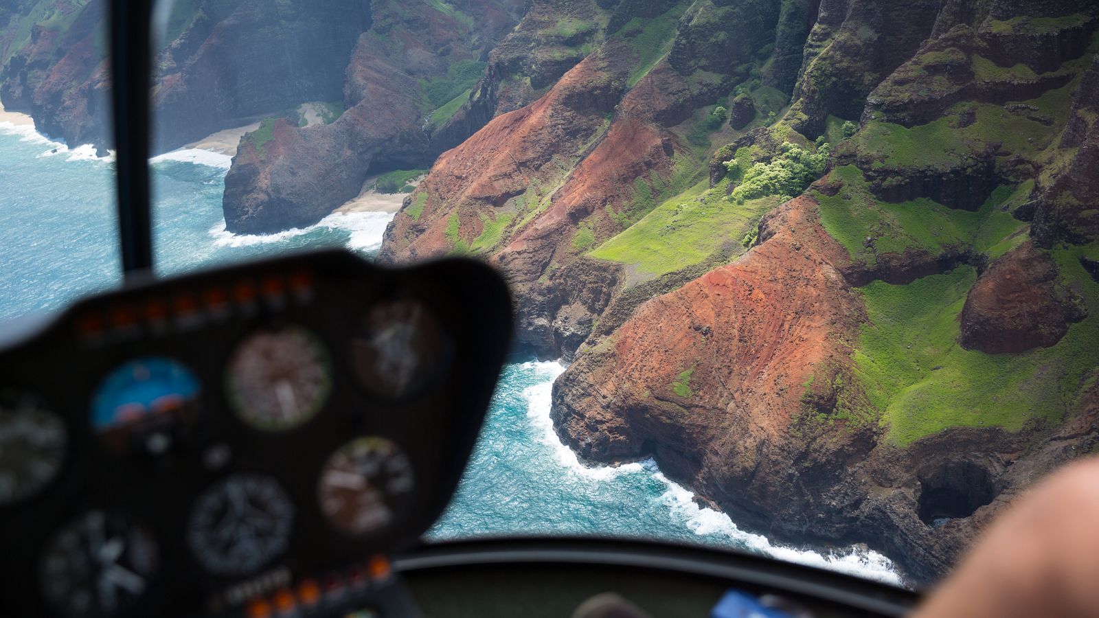 Three killed in tourist helicopter crash in Hawaii | US News | Sky News