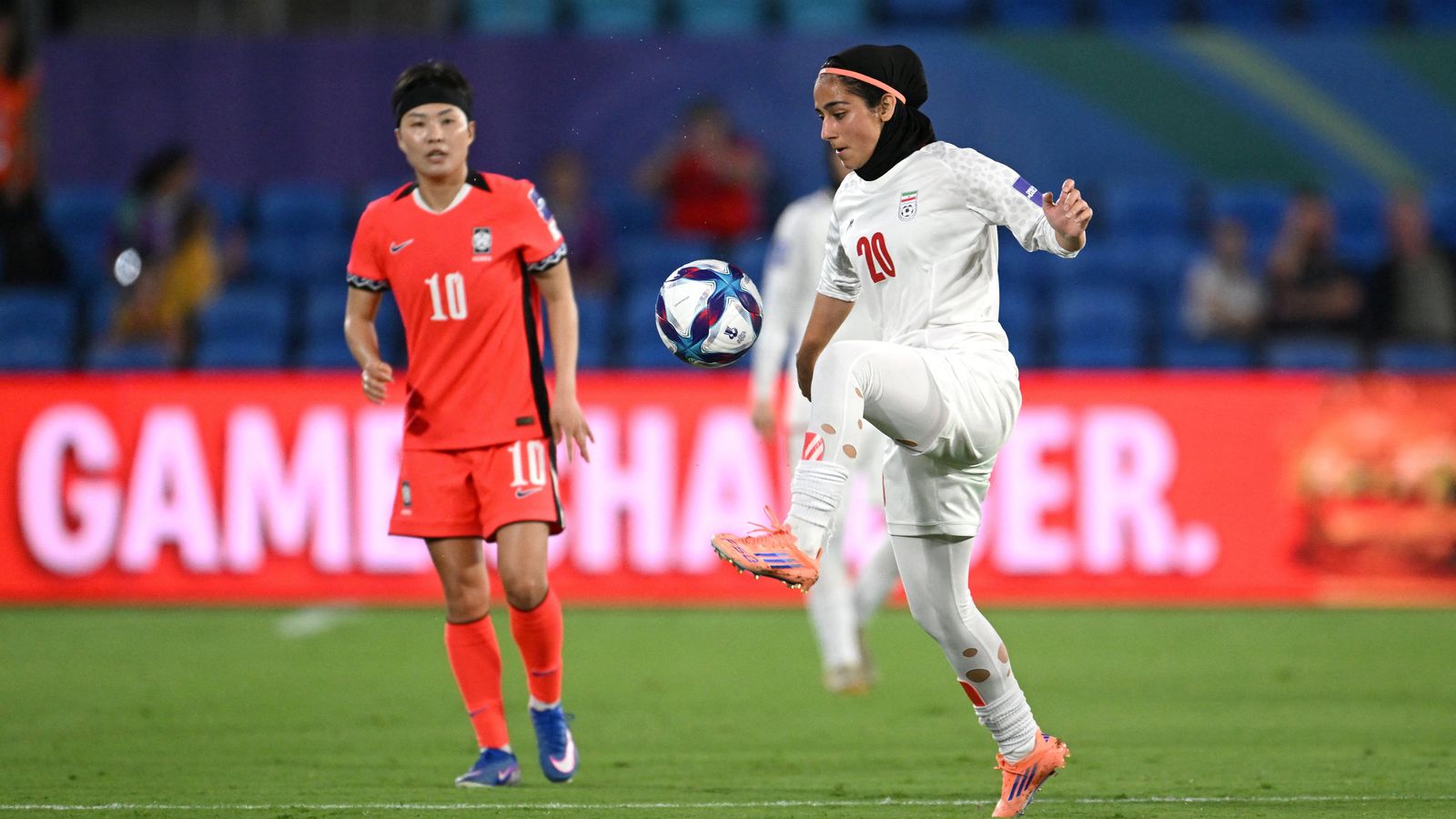 Iranian footballer changes her mind on asylum in Australia | World News ...
