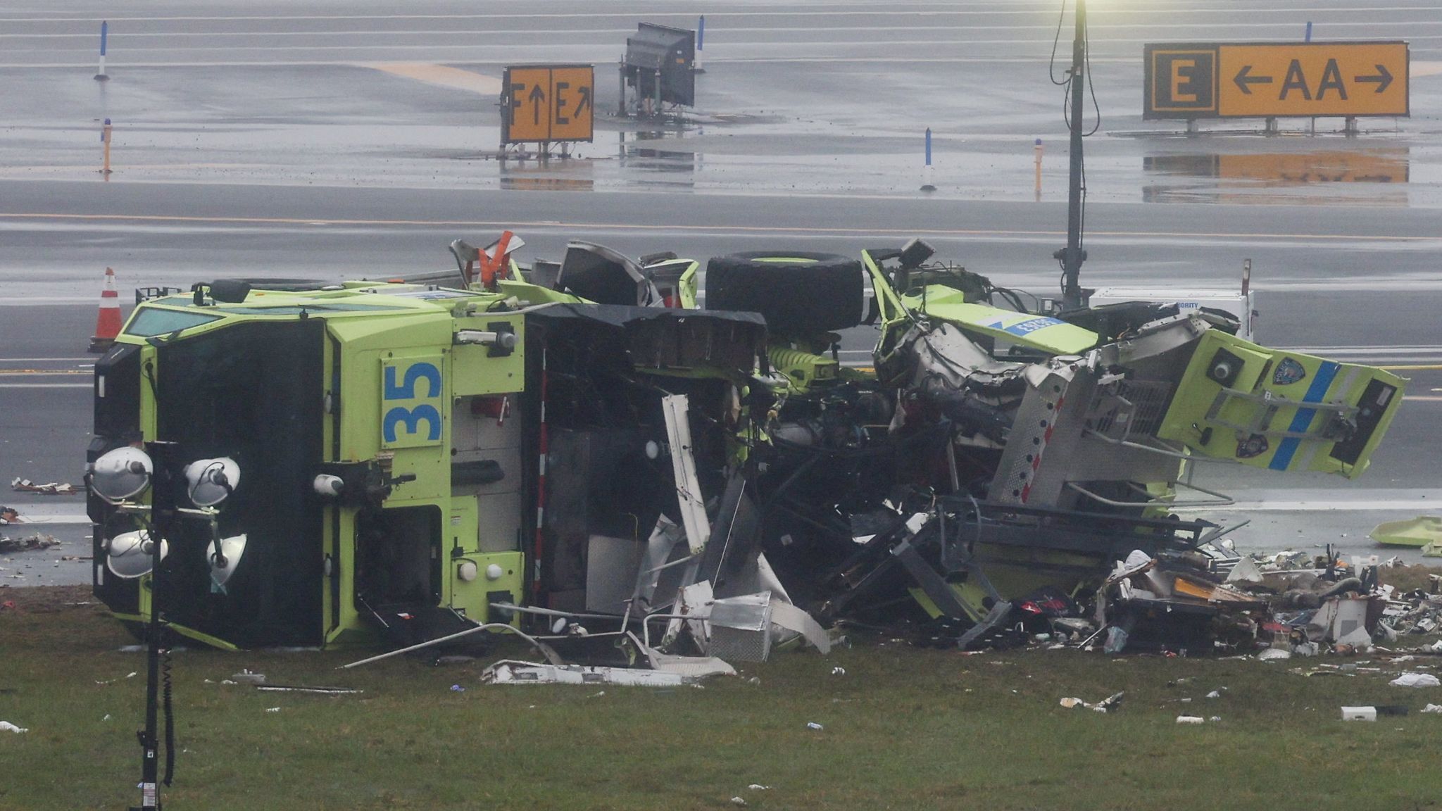 LaGuardia crash: Air traffic controller repeatedly told fire engine to ...