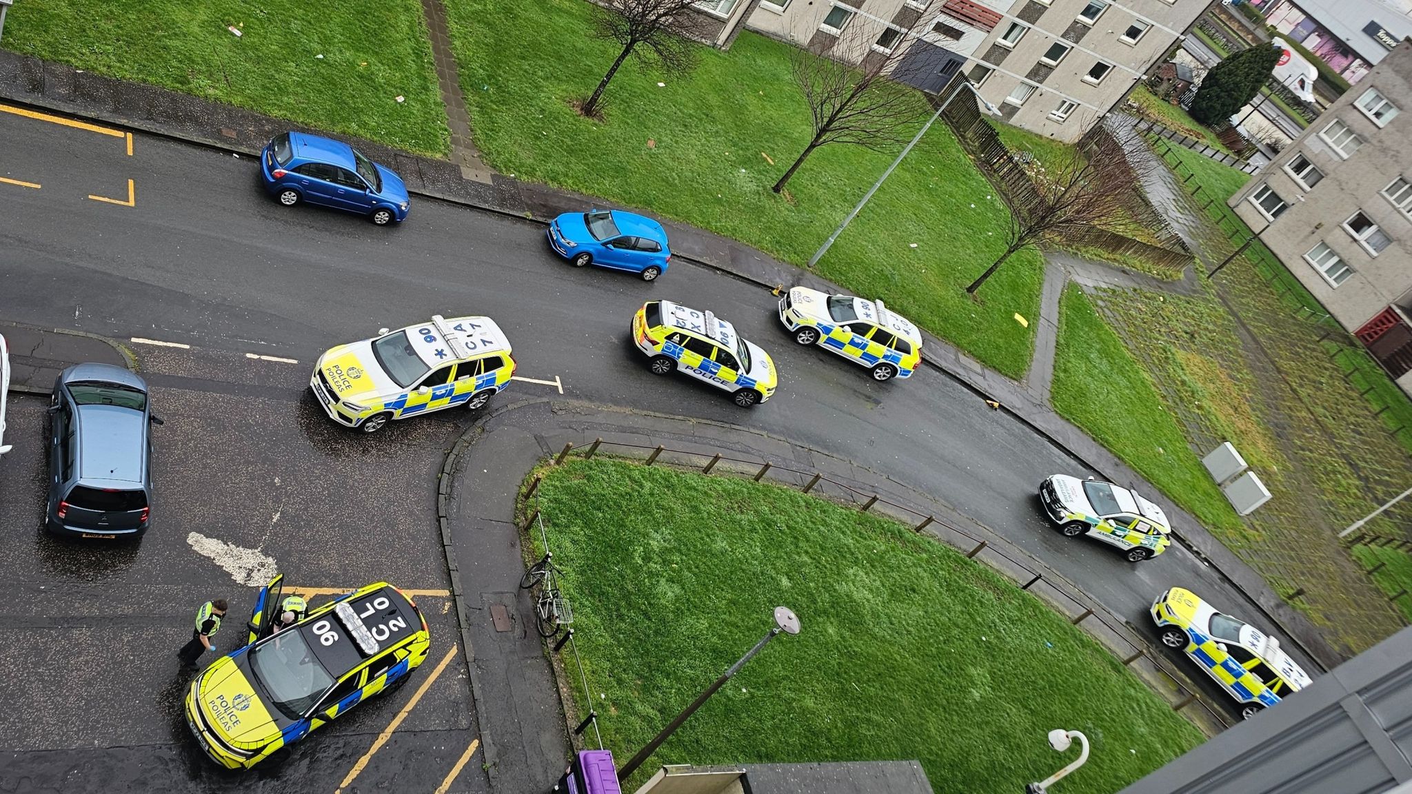 Man arrested after Edinburgh tower block stand-off following knife ...