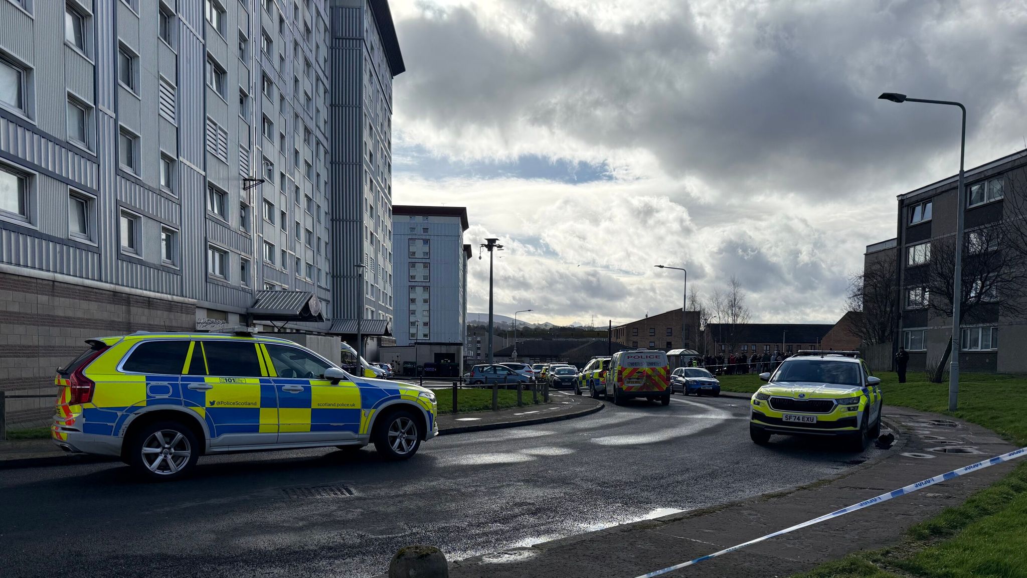 Man arrested after Edinburgh tower block stand-off following knife ...