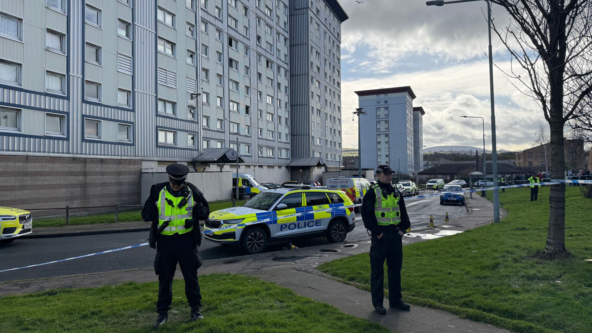Man arrested after Edinburgh tower block stand-off following knife ...