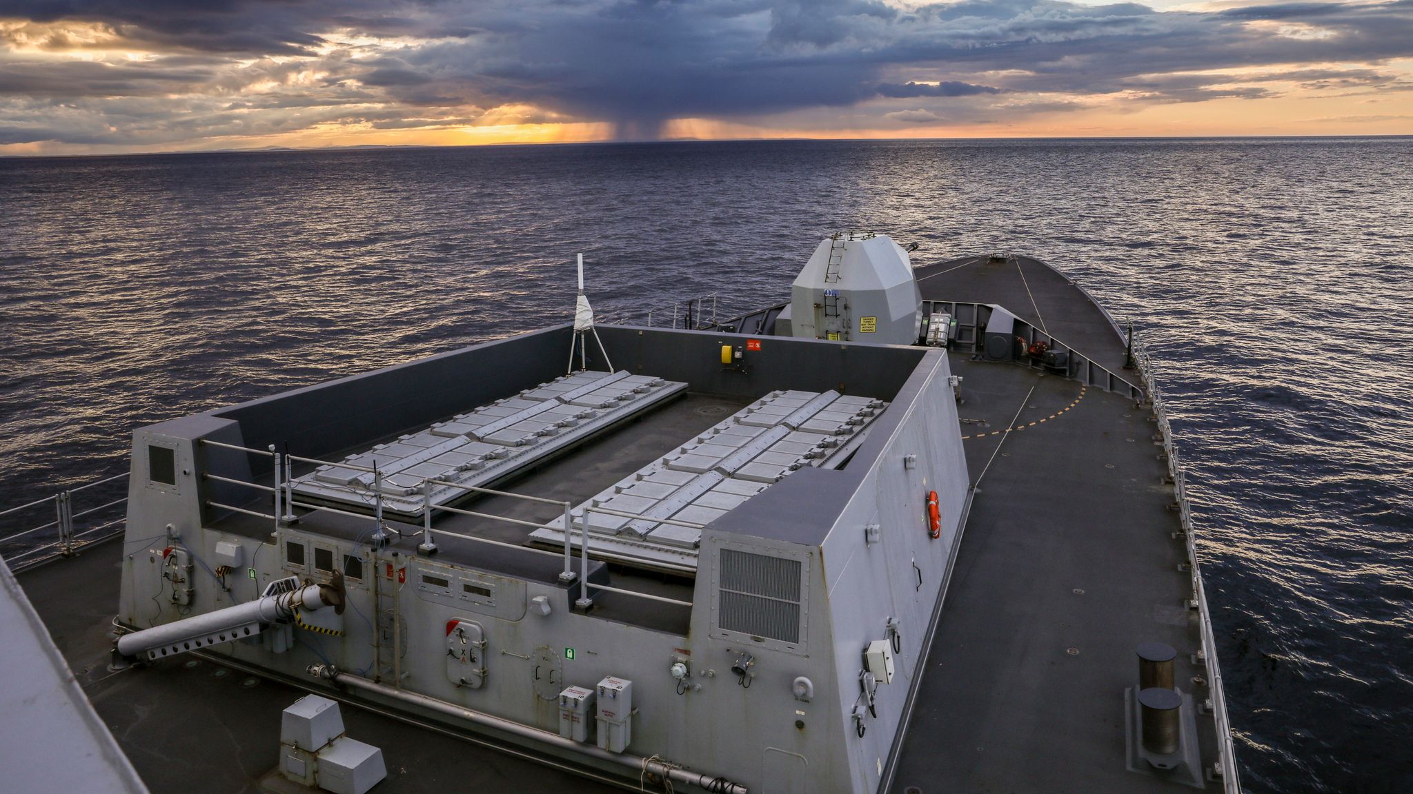 What HMS Dragon can do - and why it took so long to leave the UK | UK ...