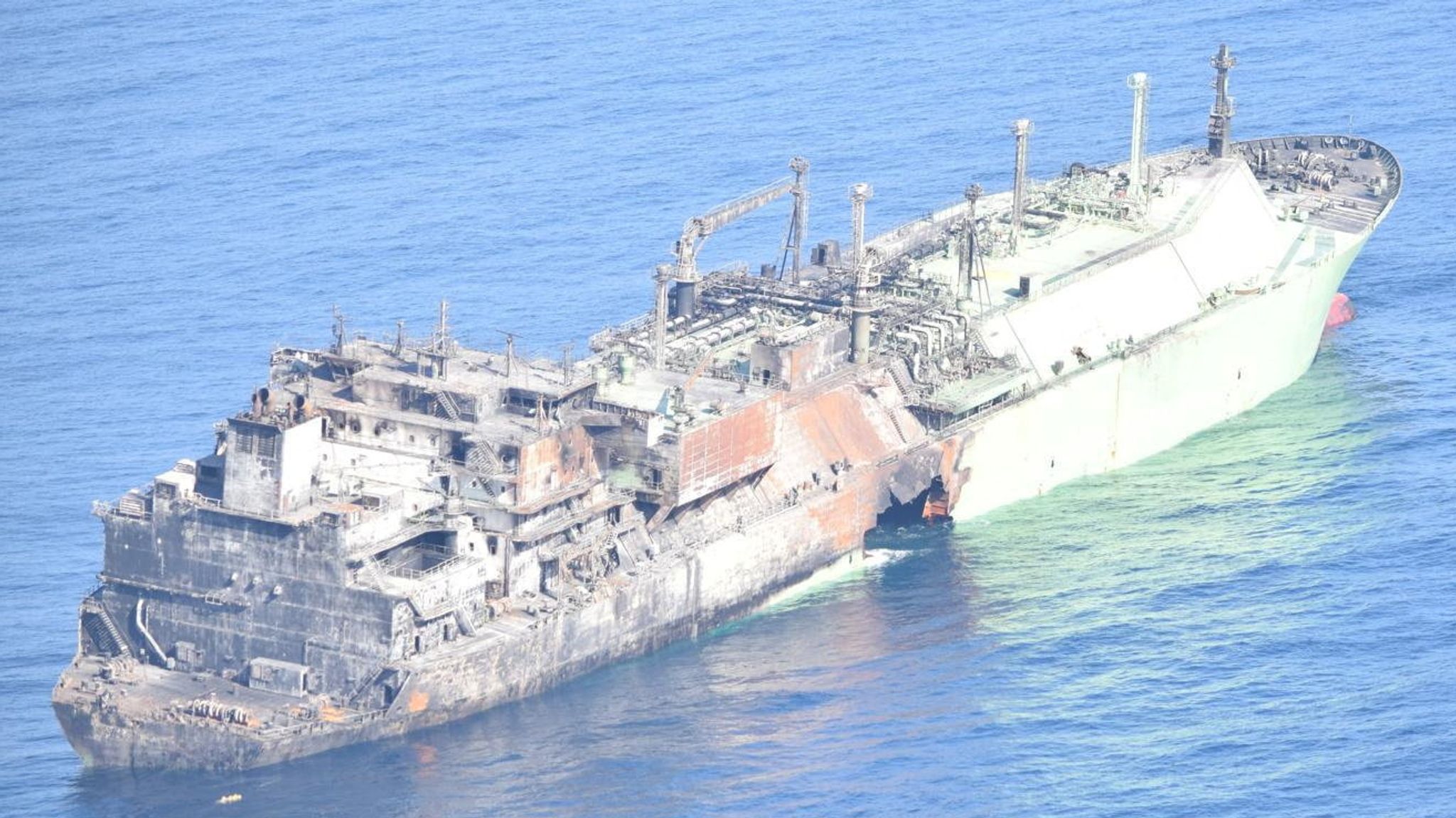 Russian 'shadow fleet' gas tanker adrift in Mediterranean poses ...