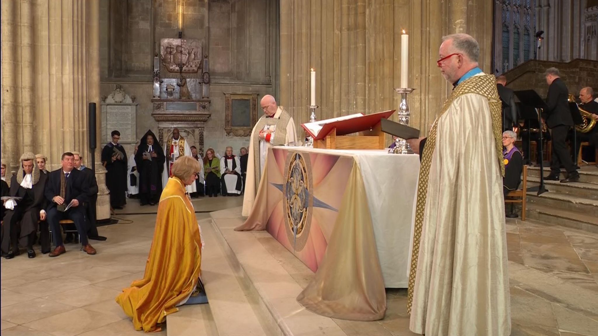 Dame Sarah Mullally enthroned as first female Archbishop of Canterbury ...