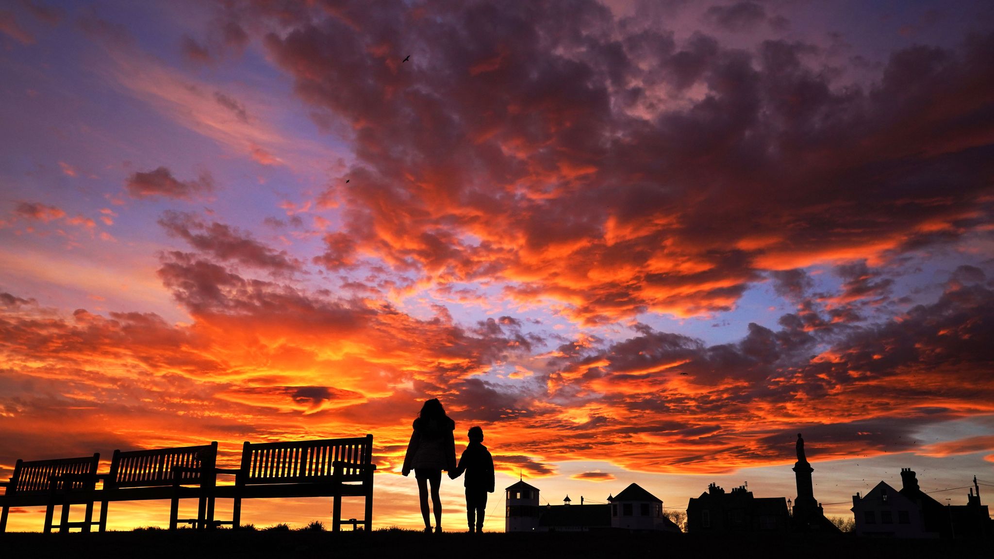 UK weather: Cloud of Saharan dust to bring vibrant sunsets and hazy ...