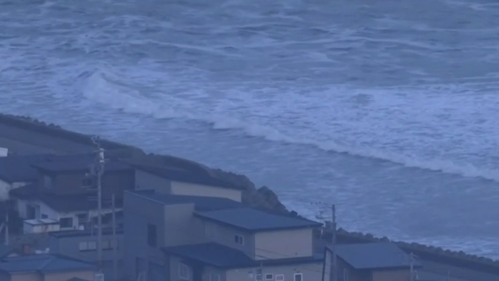 Waves hit Japan after tsunami warning following 7.5-magnitude ...
