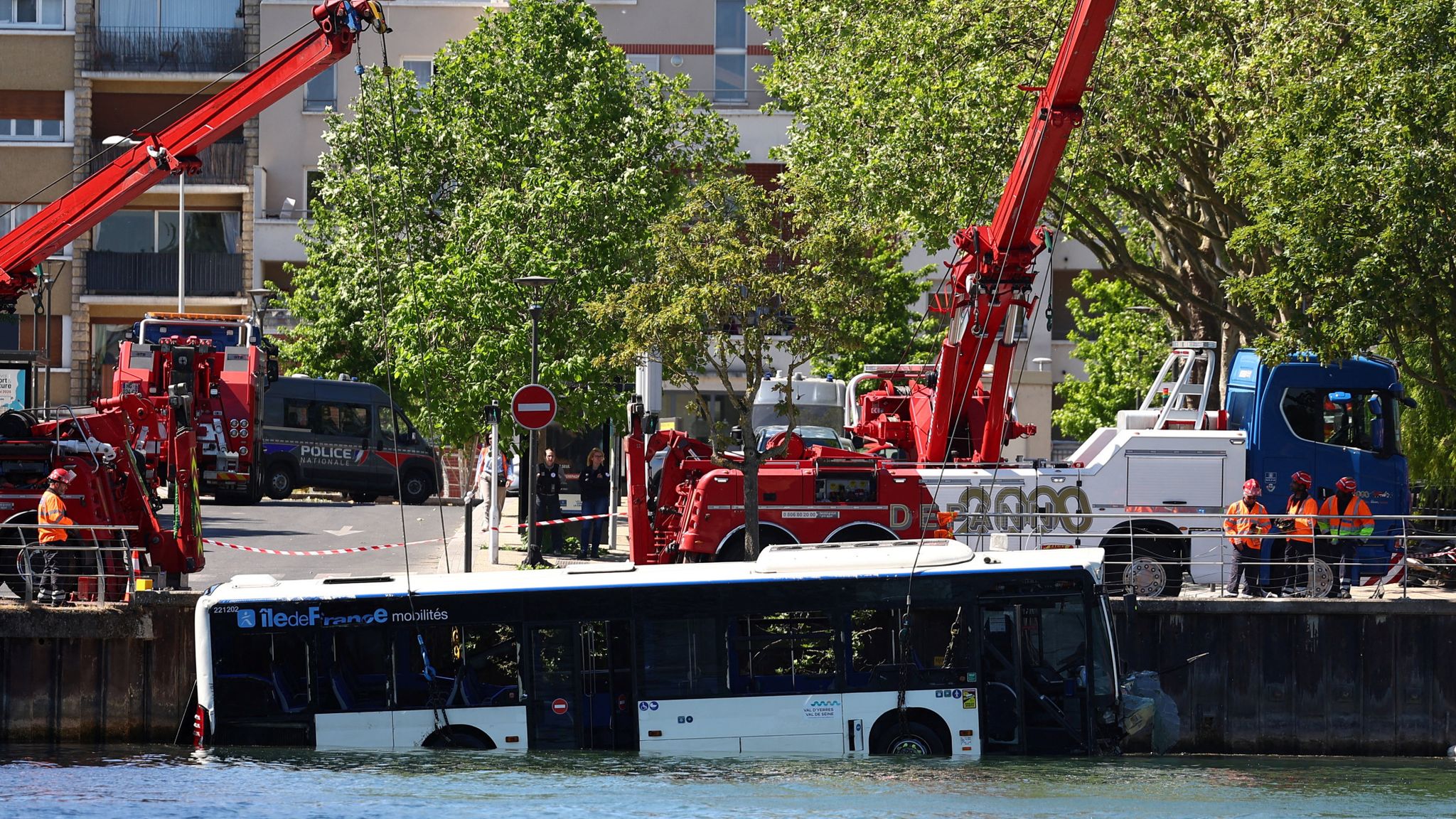 Four people pulled from River Seine after trainee driver crashes bus ...