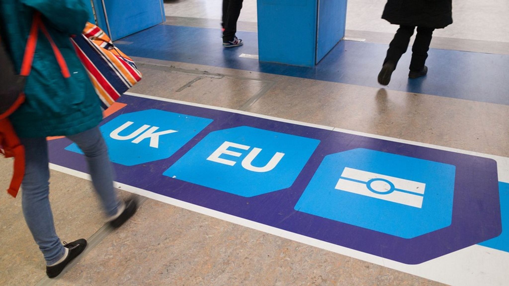Britons facing extra EU border checks as 'technical difficulties ...