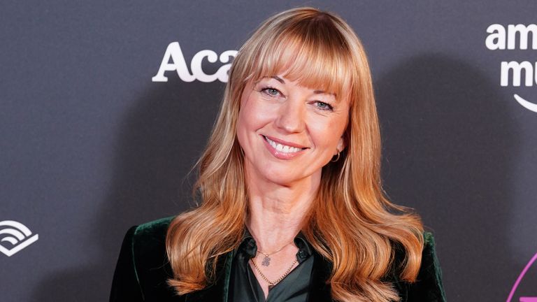 Sara Cox to replace Scott Mills on BBC Radio 2 breakfast show | Ents ...