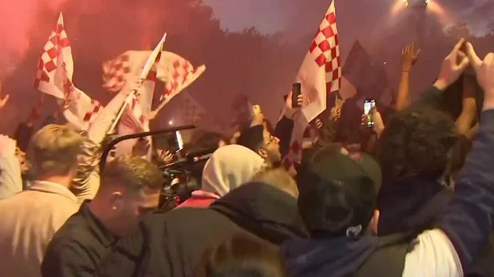 Arsenal fans celebrate first Premier League in more than two decades ...