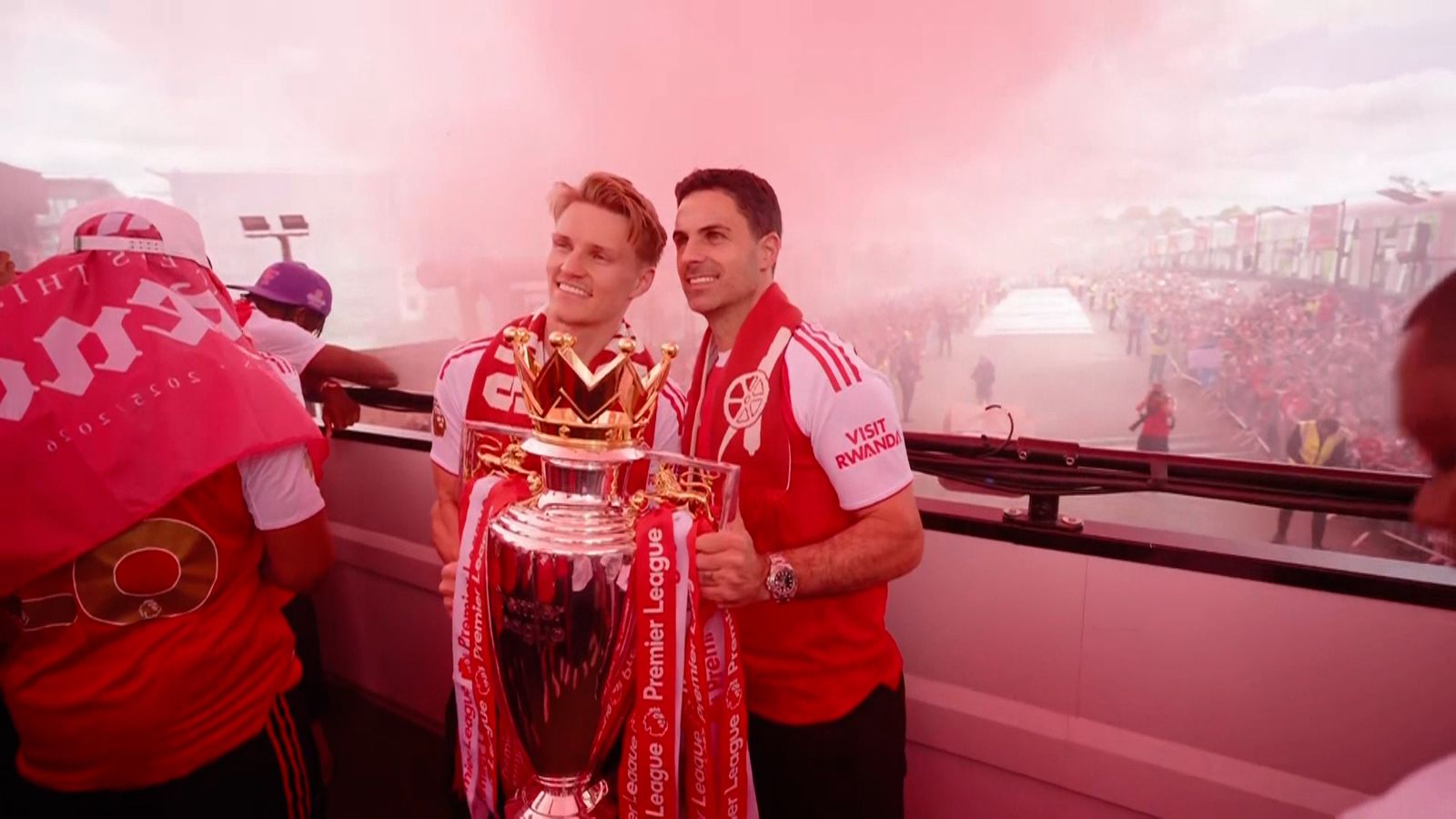 Watch Arsenal captain and manager lift trophy | News UK Video News ...