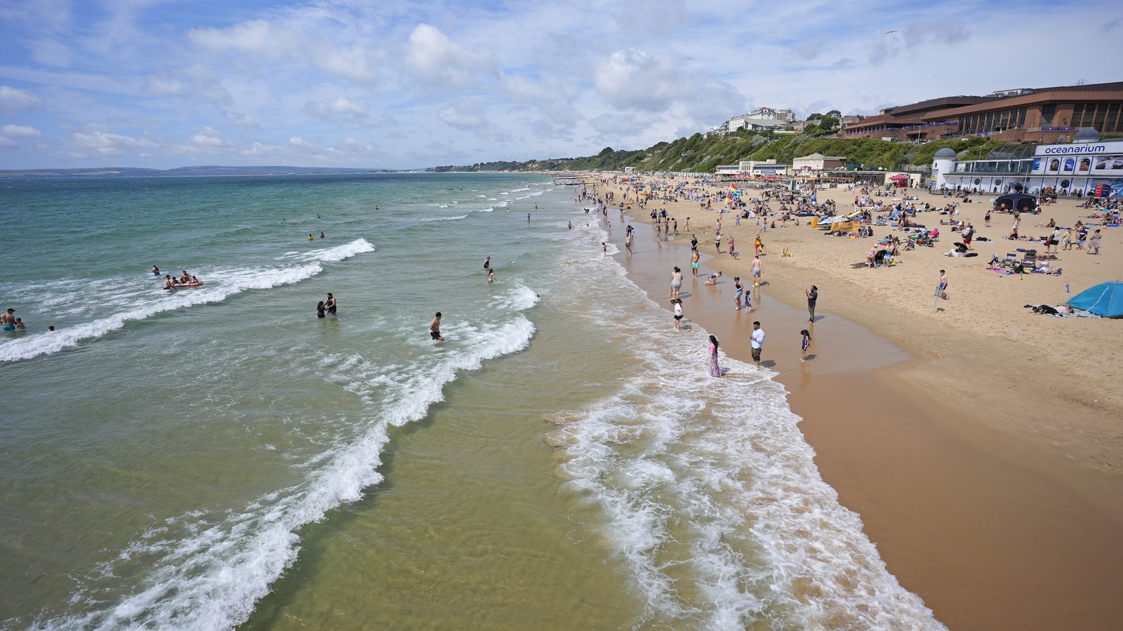 UK braces for bank holiday heatwave as temperatures set to soar to ...