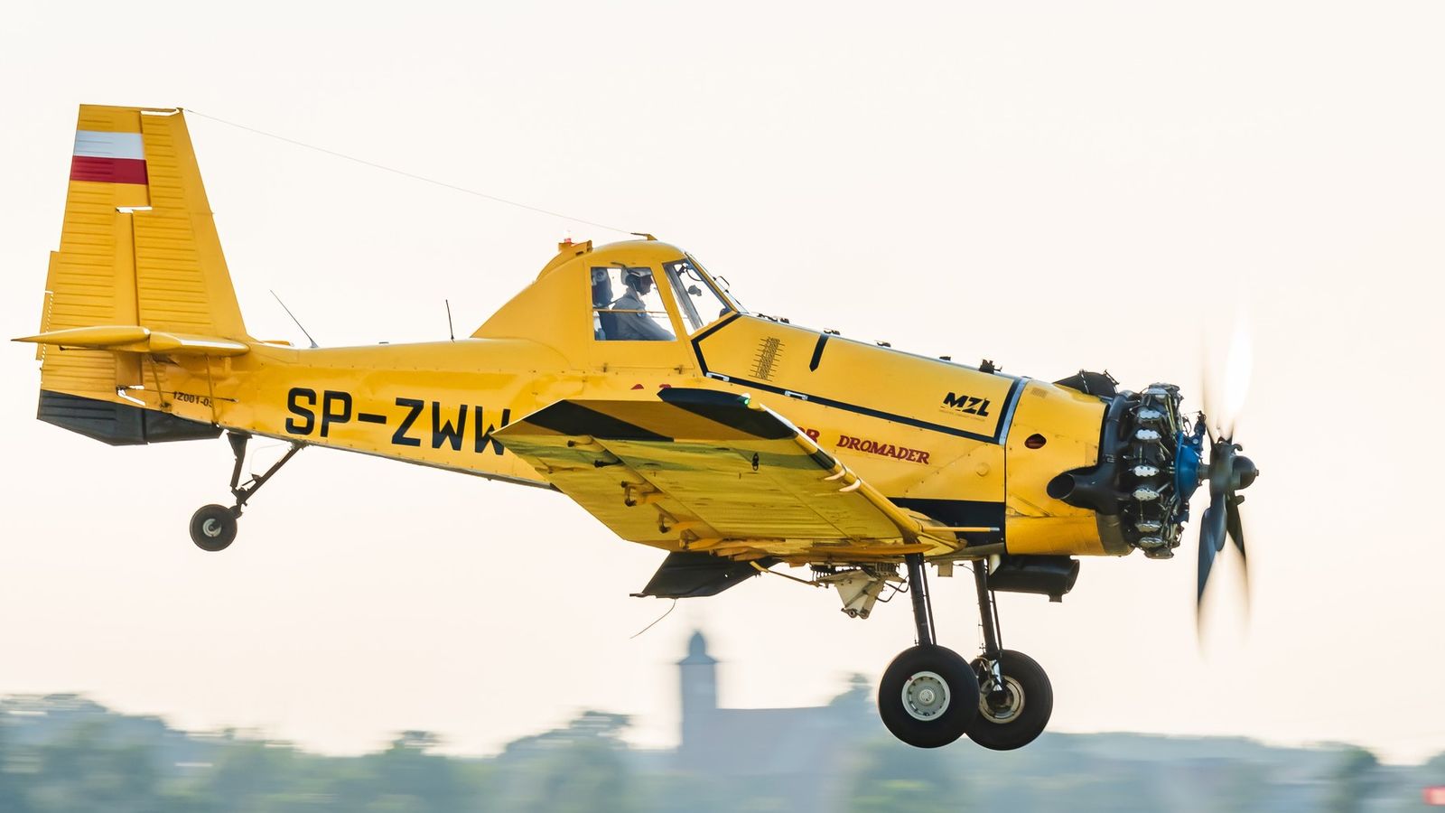 Pilot dies after firefighting ‌plane tackling major forest blaze ...