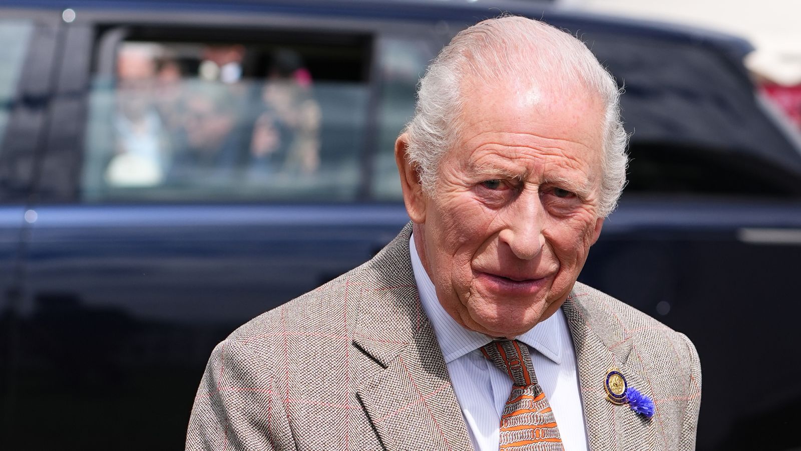 Radio station apologises after accidentally announcing King's death ...
