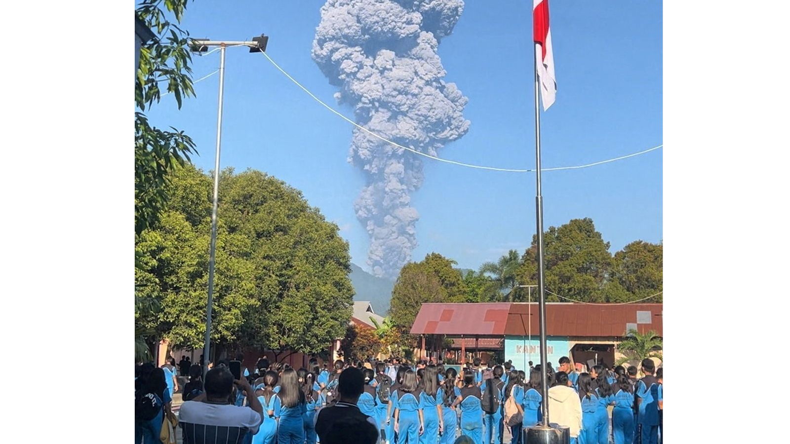 Mount Dukono erupts: Three hikers 'creating online content' killed on ...