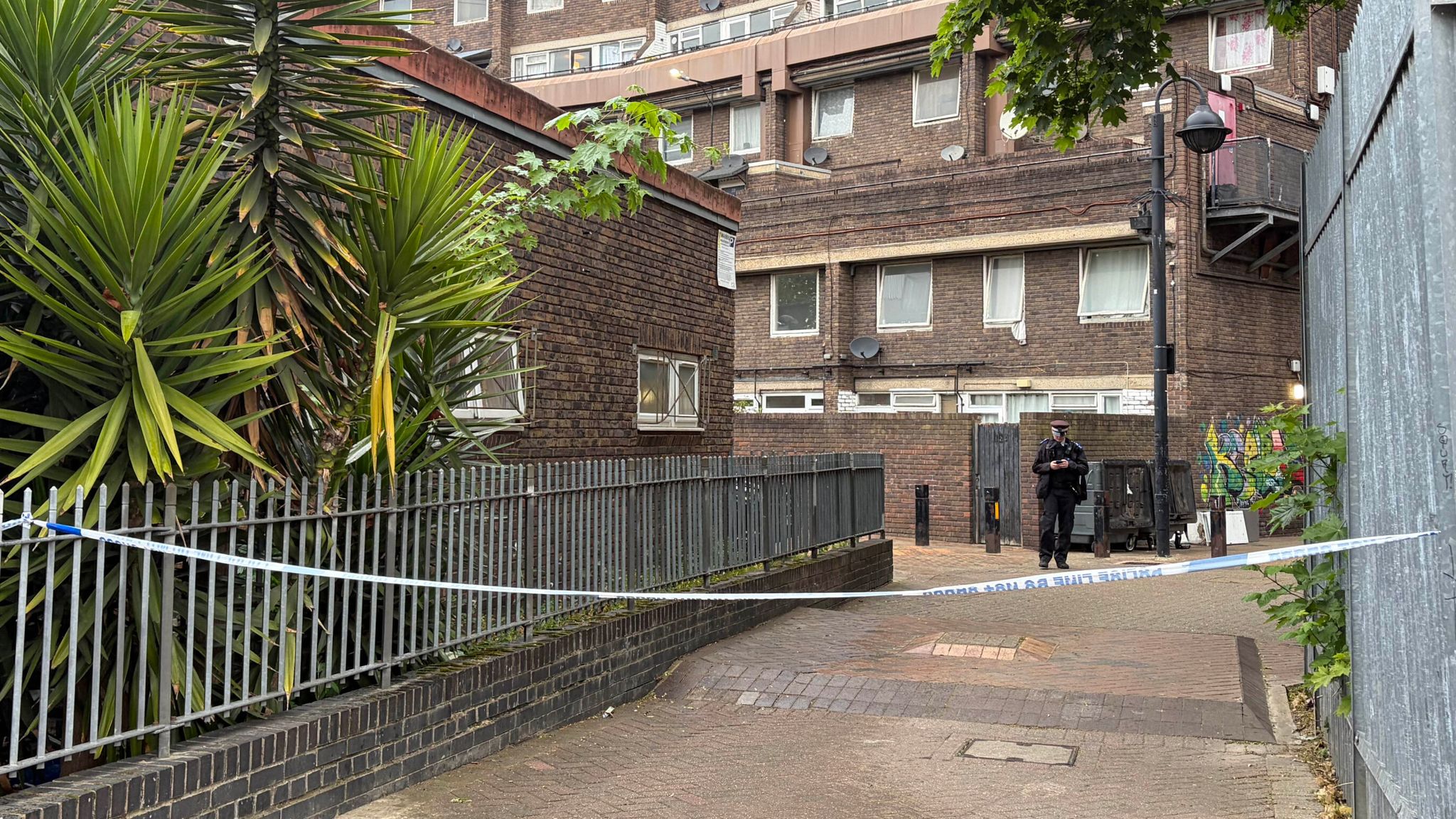 Murder probe launched after south London shooting victim dies | UK News ...