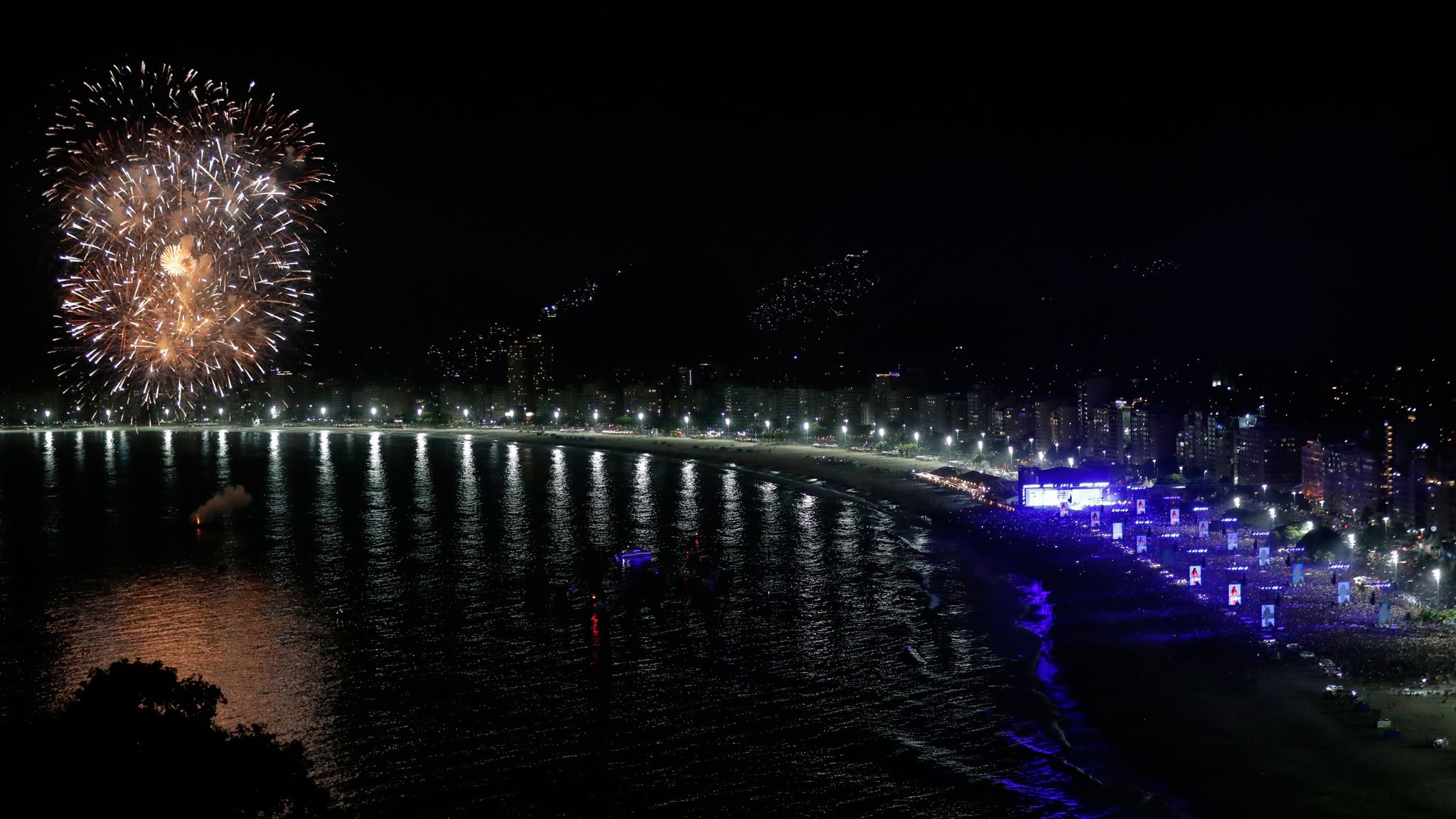 In pictures: Shakira's free concert draws two million to Copacabana ...