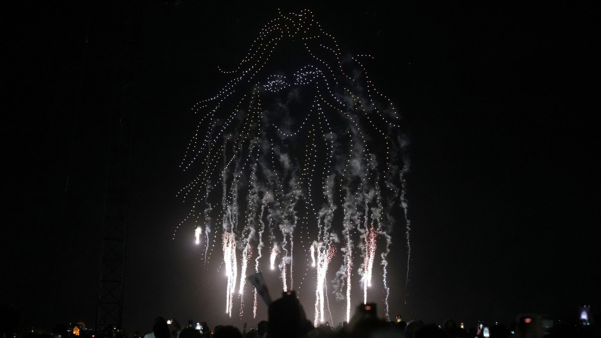 In pictures: Shakira's free concert draws two million to Copacabana ...