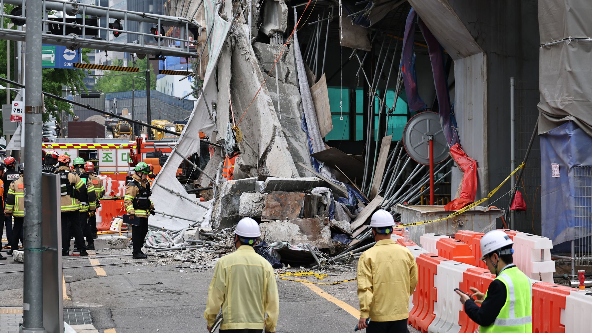 South Korea overpass collapse kills three | World News | Sky News