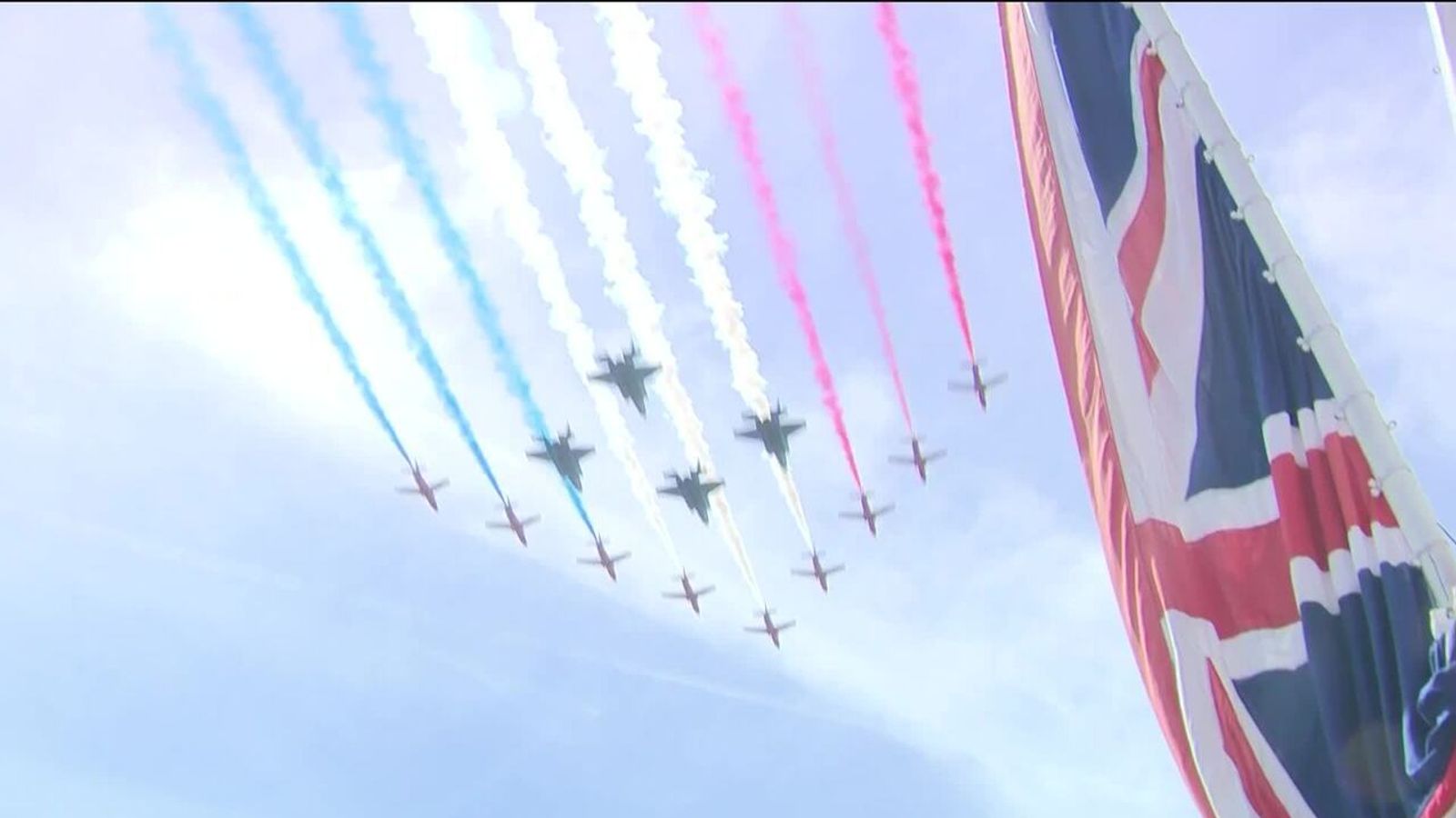 Watch: Red Arrows fly over London for Trooping the Colour | News UK ...