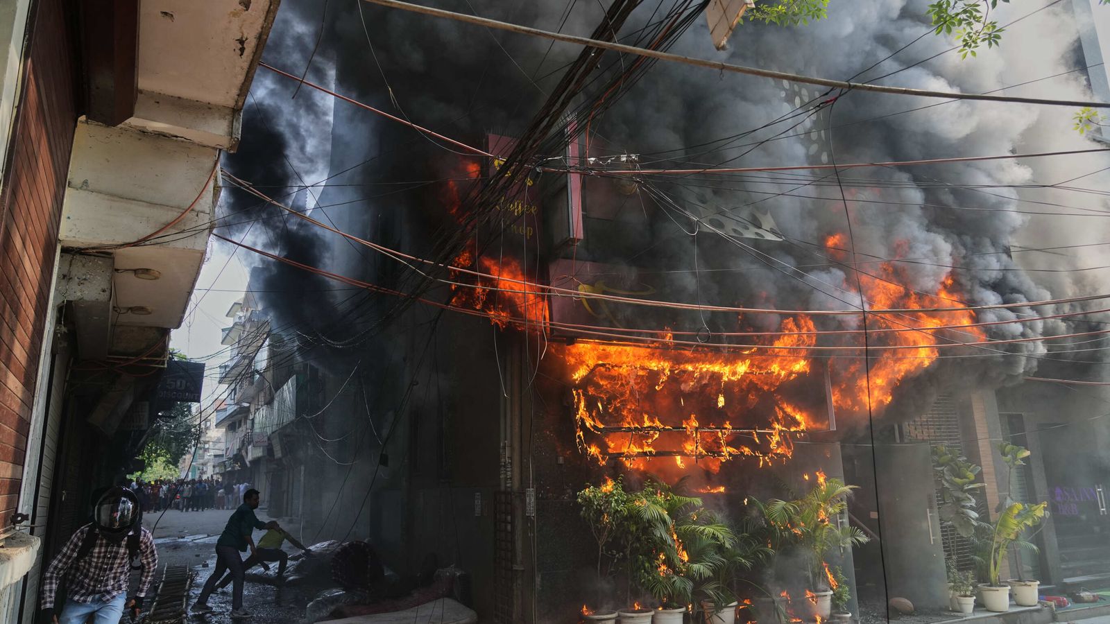 At least 21 killed in New Delhi hotel fire | World News | Sky News