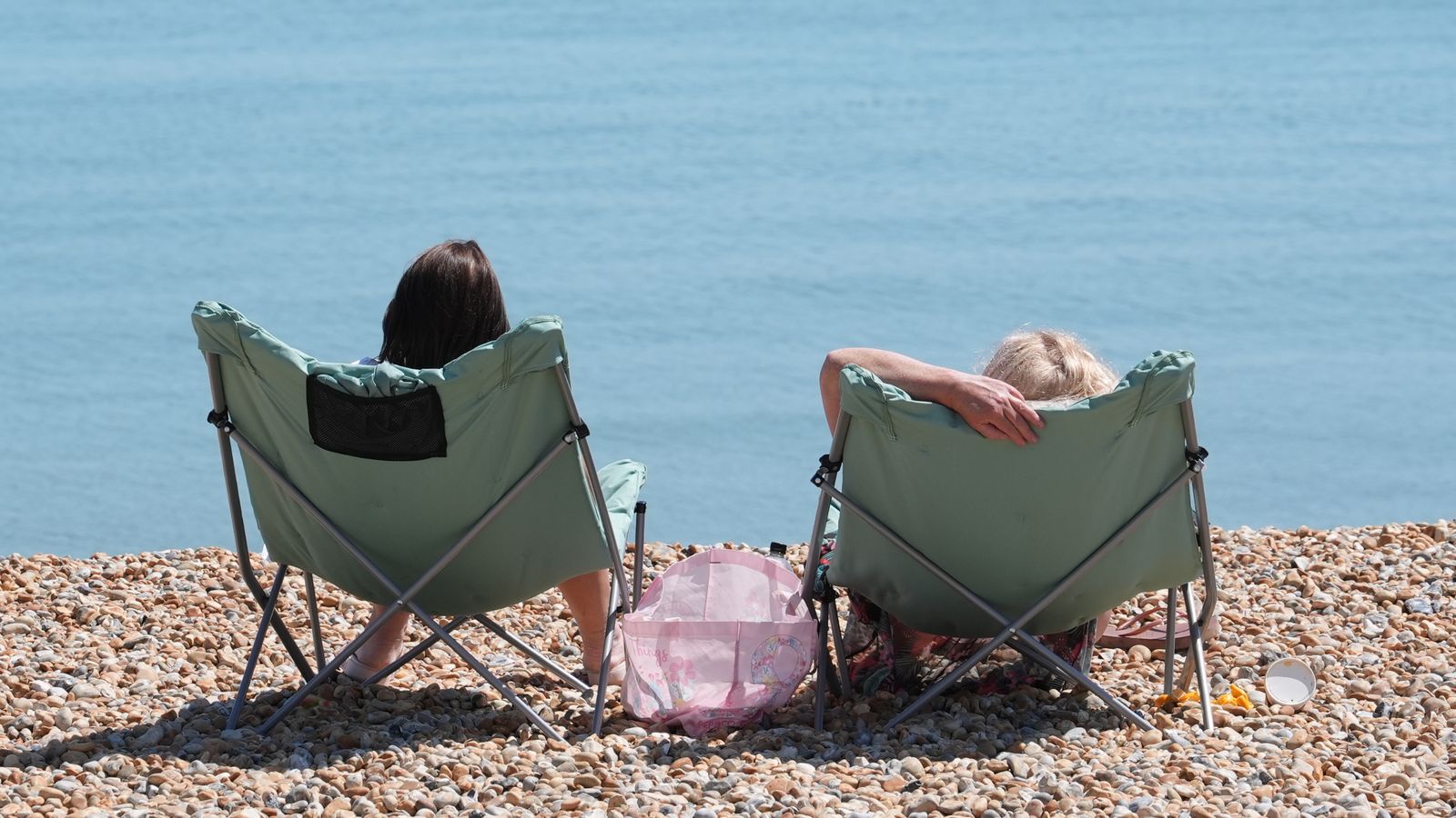 UK weather: Met Office warns of increased likelihood of summer heatwave ...