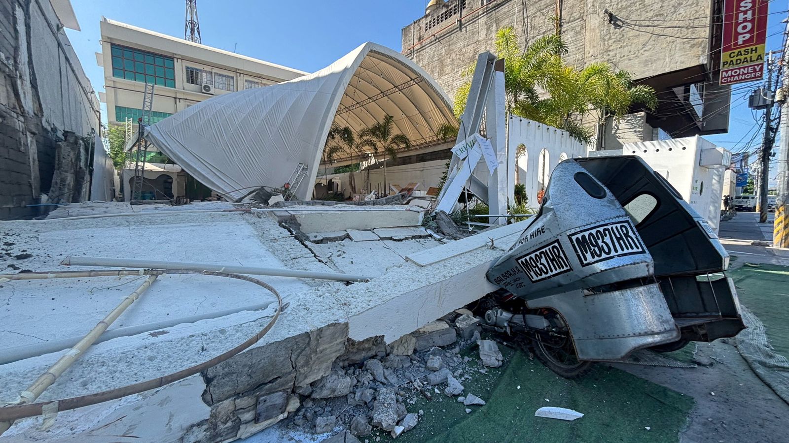 Tsunami alert and 35 dead after 7.8-magnitude quake hits the ...