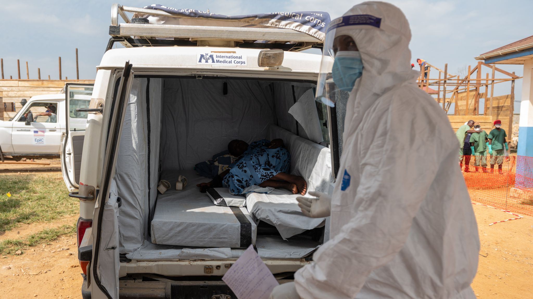 Ebola outbreak: 17 medics dead as Chinese medical team arrives in ...