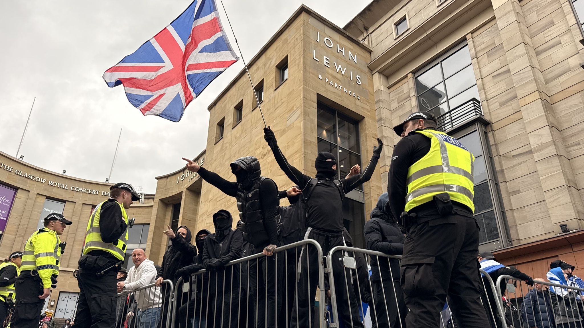 Counter-protesters clash with anti-racism rally in Glasgow | UK News ...