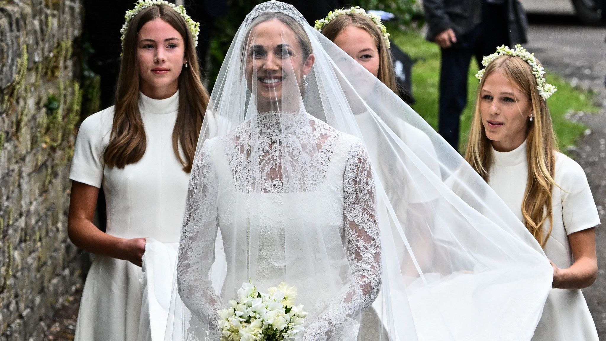 King's nephew Peter Phillips marries NHS nurse Harriet Sperling | UK ...