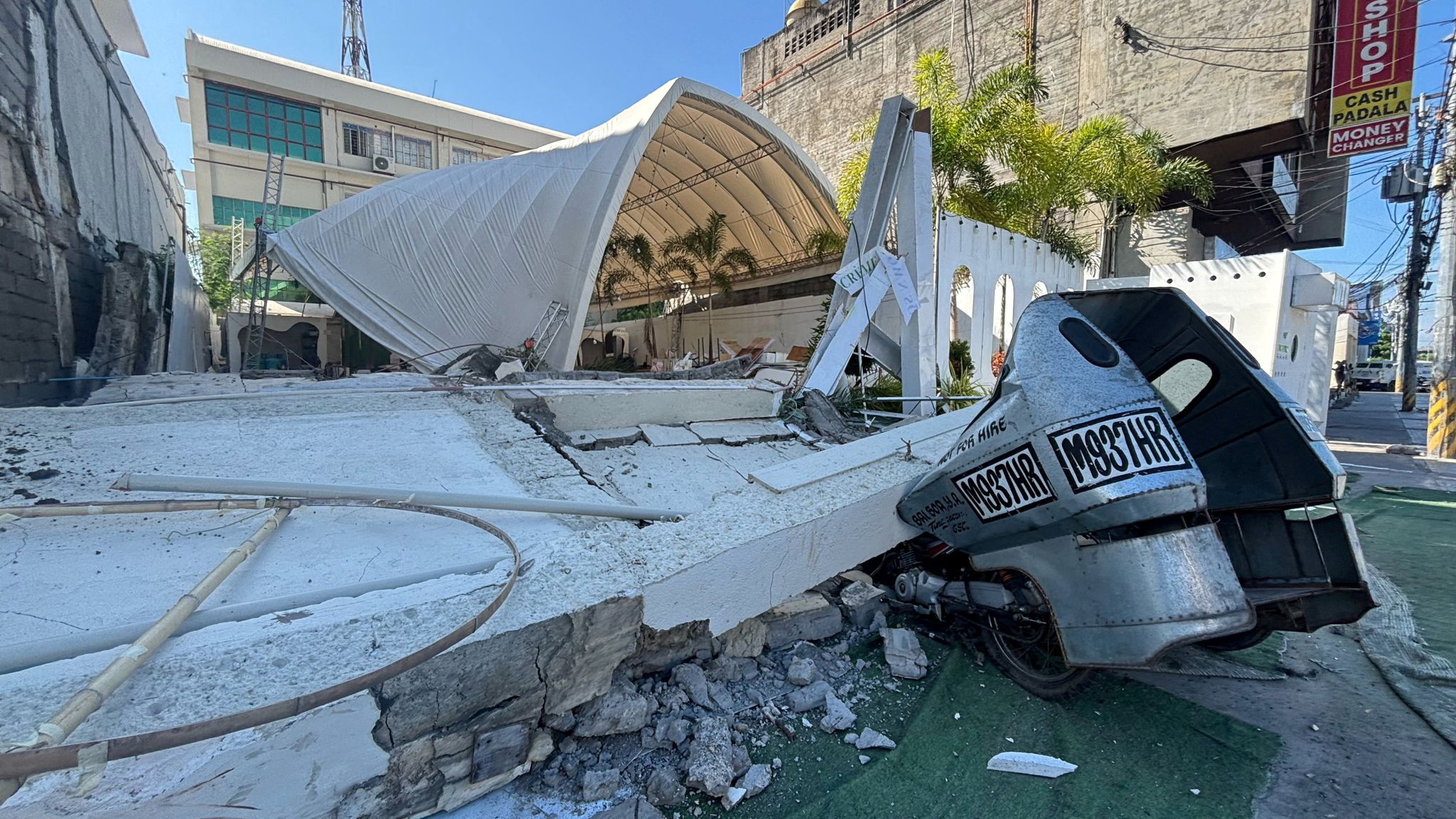 Tsunami alert and 35 dead after 7.8-magnitude quake hits the ...