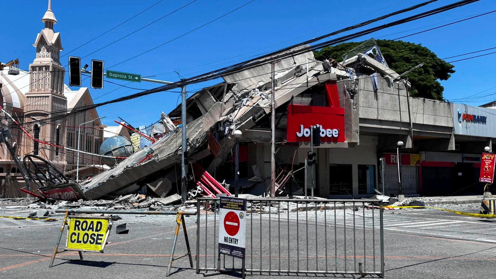 Tsunami alert and 35 dead after 7.8-magnitude quake hits the ...